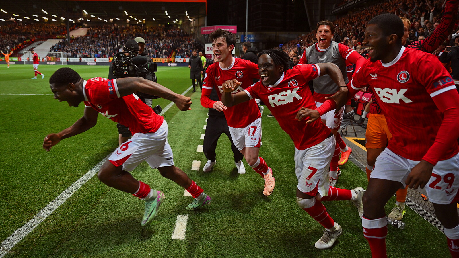 Outstanding Charlton keep top two dreams alive | Charlton Athletic ...