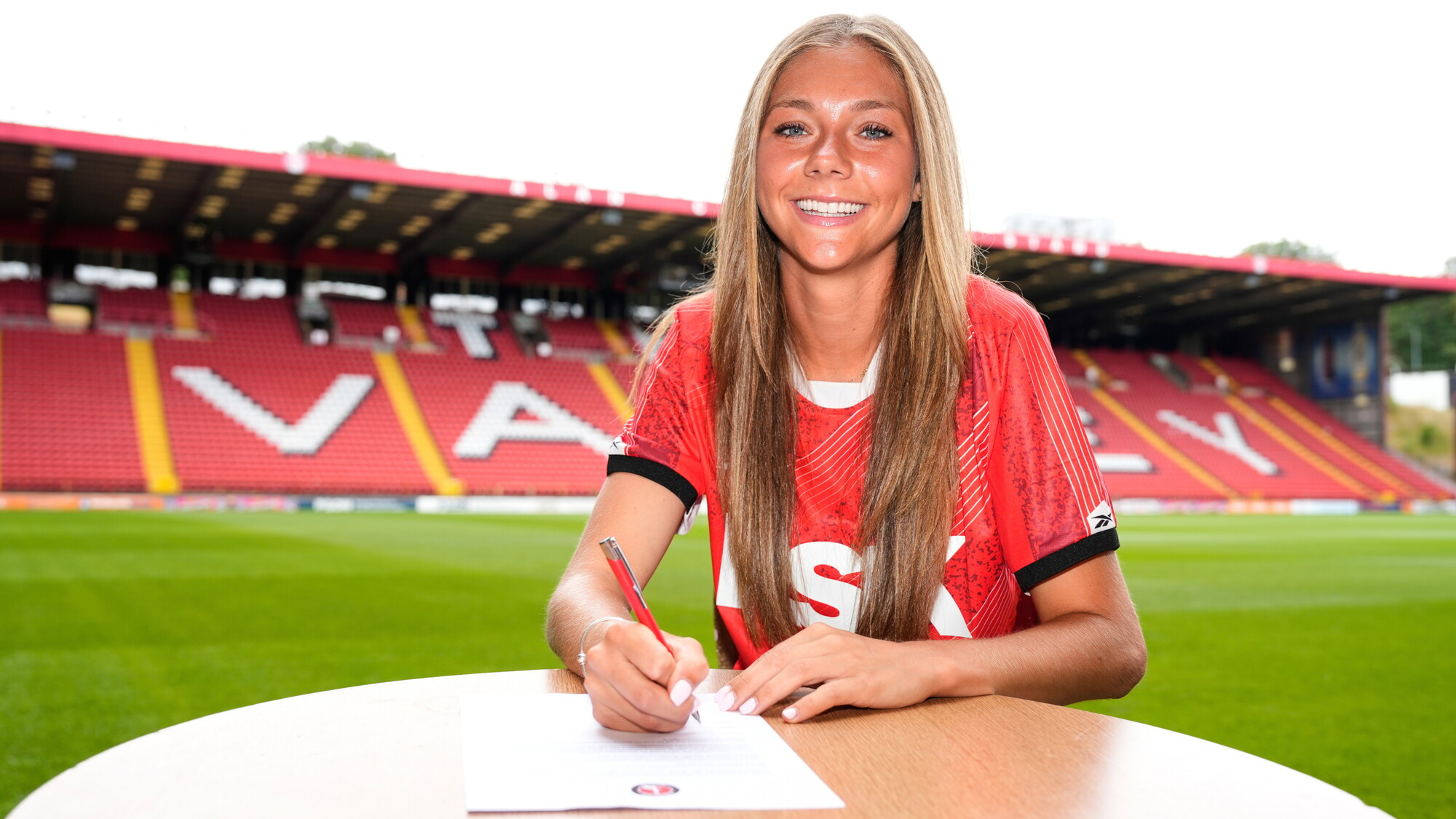 Gillian Kenney becomes Hills' latest recruit | Charlton Athletic ...